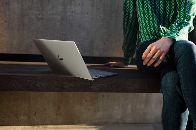 HP Sure View Preventing Onlookers Acquiring Information | HP Compute | XMA